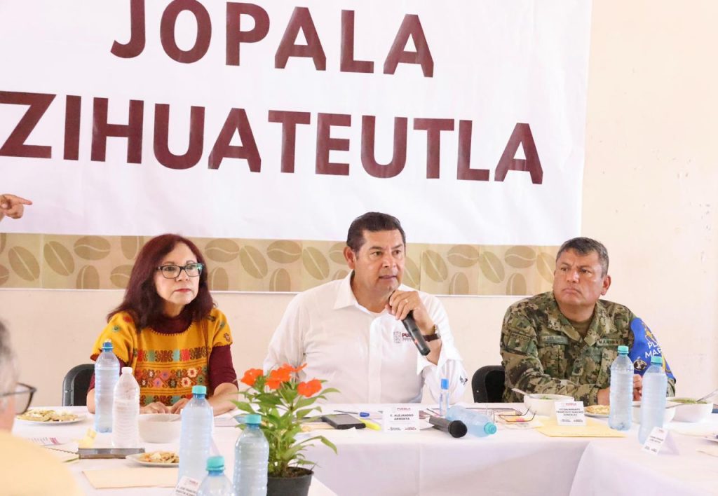 Jopala y Zihuateutla en etapa de reconstrucción; participan gobiernos ...